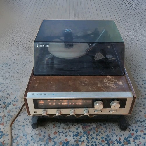 Vintage Zenith C585W: Radio & Solid State/Powers On Turntable Doesnt ...