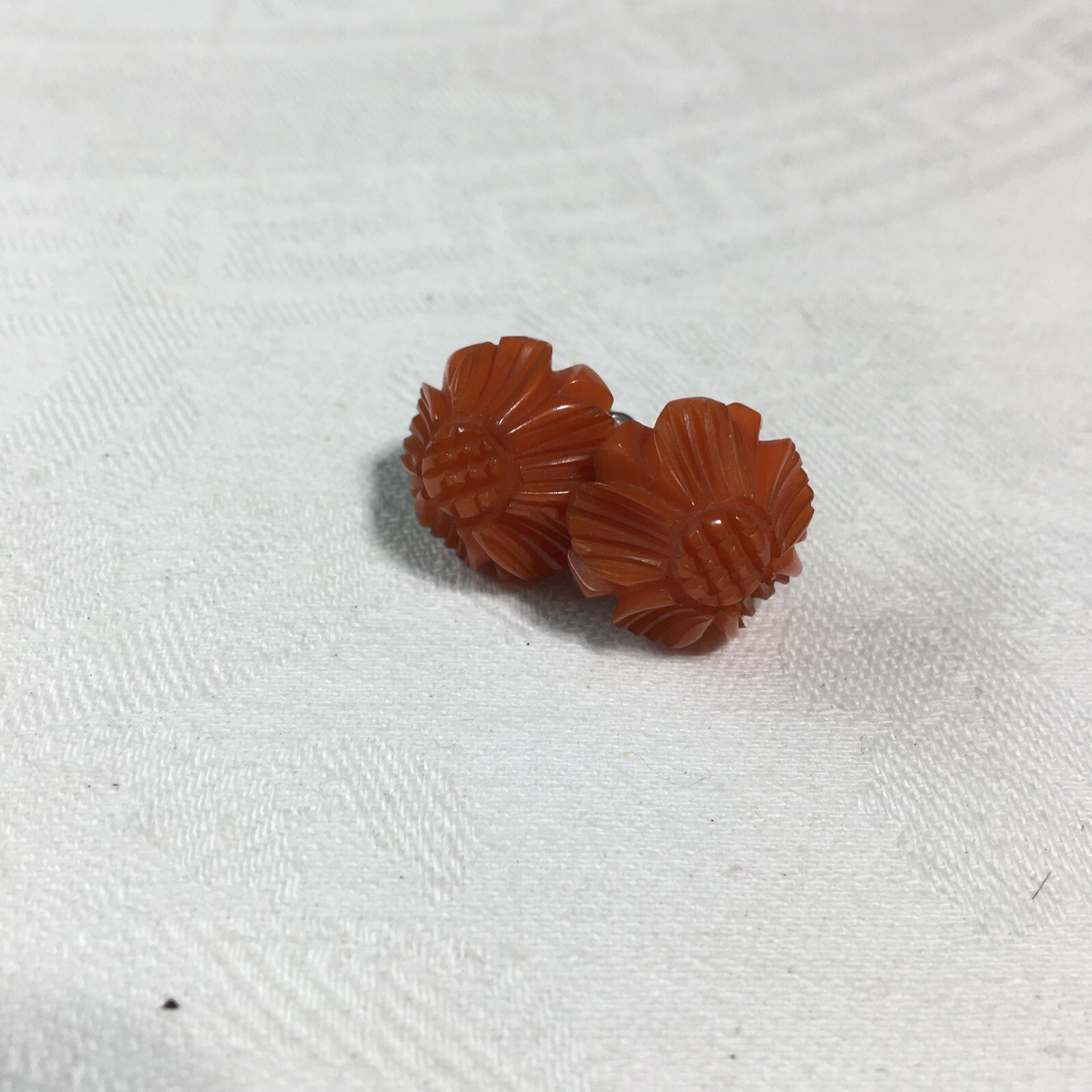 Vintage Heavy Carved Burnt Orange Bakelite Flower Cli… - Gem
