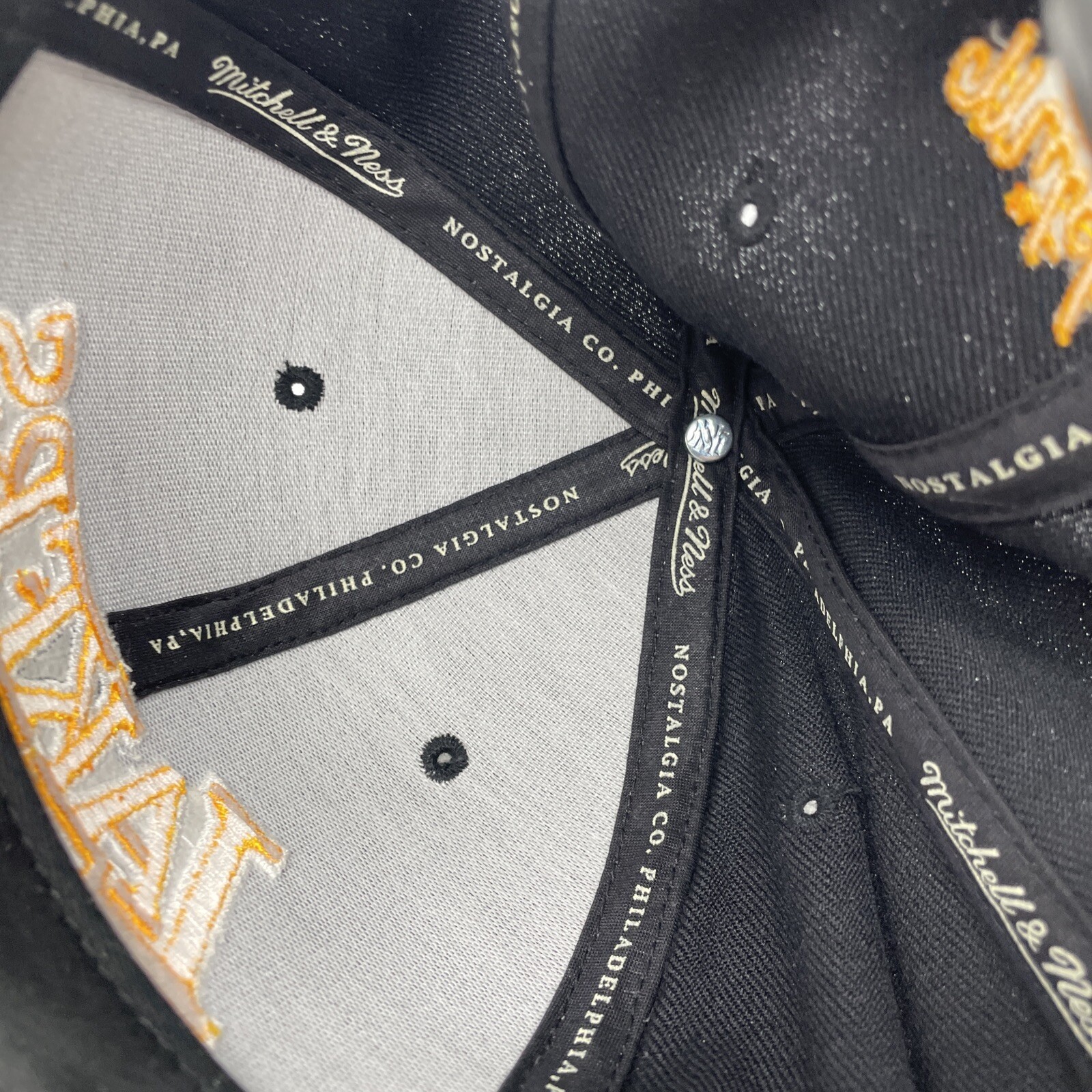 Mitchell & Ness Los Angeles Lakers Script Snapback Ha… - Gem