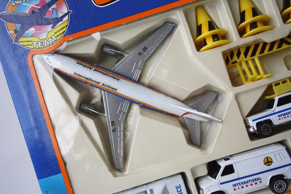 RARE VINTAGE 90'S WELLY DIE CAST AIRPORT PLAYSET 25 PCS PLANE OIL TRUCK ...