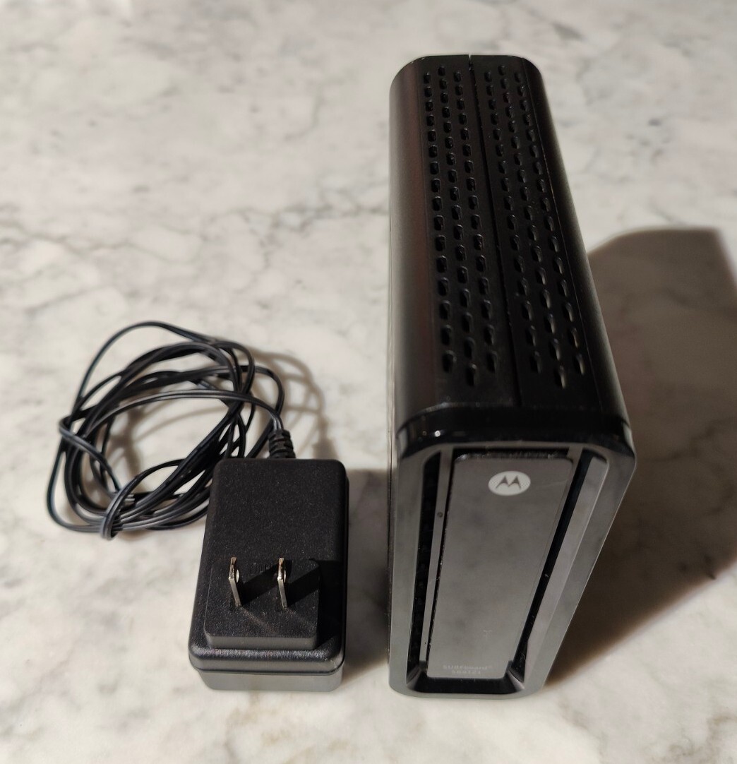 Arris Motorola SurfBoard SB6121 Docsis 3.0 cable modem and power supply ...