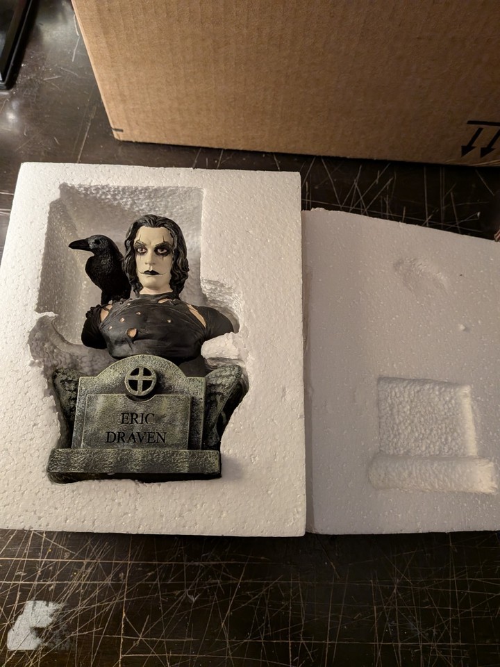 The Crow Resin Bust 2002 Dynamic Forces /1994 (Damaged Box) Eric Draven ...