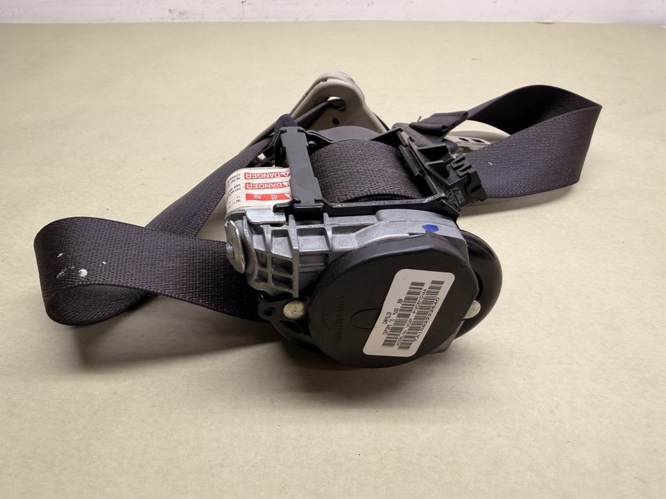 2007-2017 Jeep Patriot Left Driver Front Seat Belt Retractor - OEM ...
