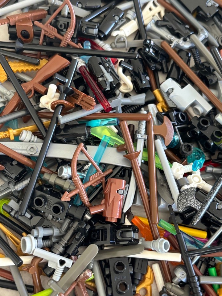 LEGO LOT 100 WEAPON WEAPONS ACCESSORIES GUN SPEAR DAGGER SWORD CROSSBOW ...