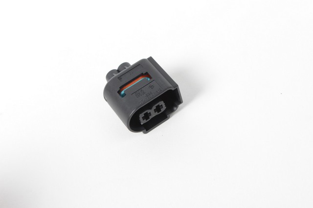 61138364520 BMW Windshield Washer Pump Connector Socket Housing Plug ...