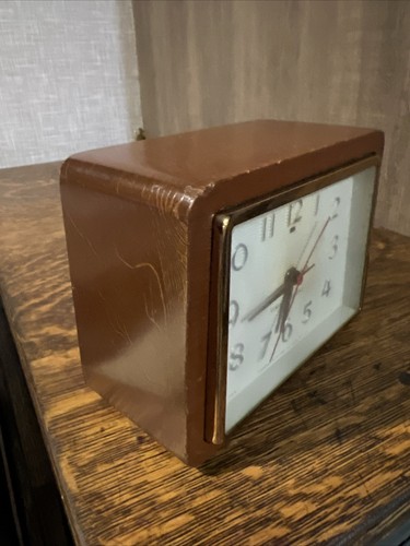 Vintage GE Wood Case General Electric 110V Wall Plug Clock Model 3H182 ...