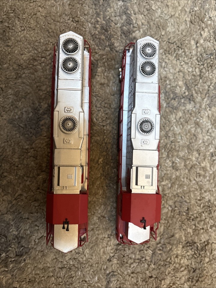HO Santa Fe #3500 Diesel Locomotive (05700) & Dummy Car #3560 (20899 ...