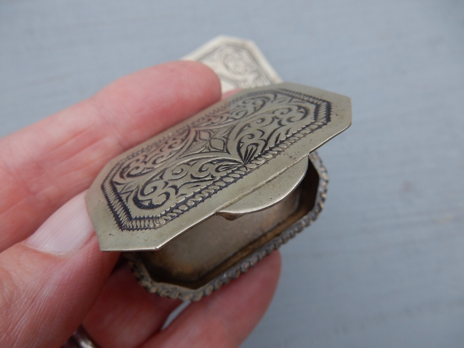 PAIR OF LITTLE SNUFF TYPE BOXES POSSIBLY NAIVE NATIVE CRAFT FRENCH ...