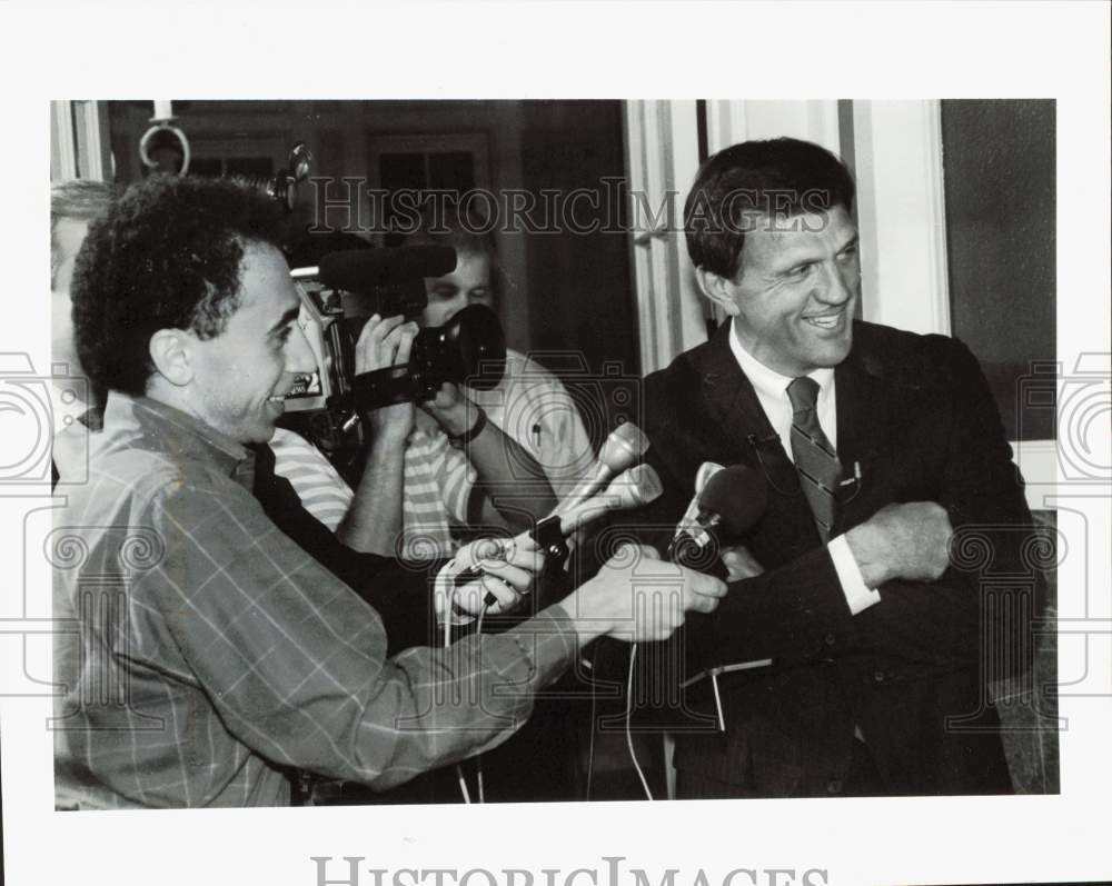 1989 Press Photo Former Texas A&M football coach Jackie Sherrill with ...