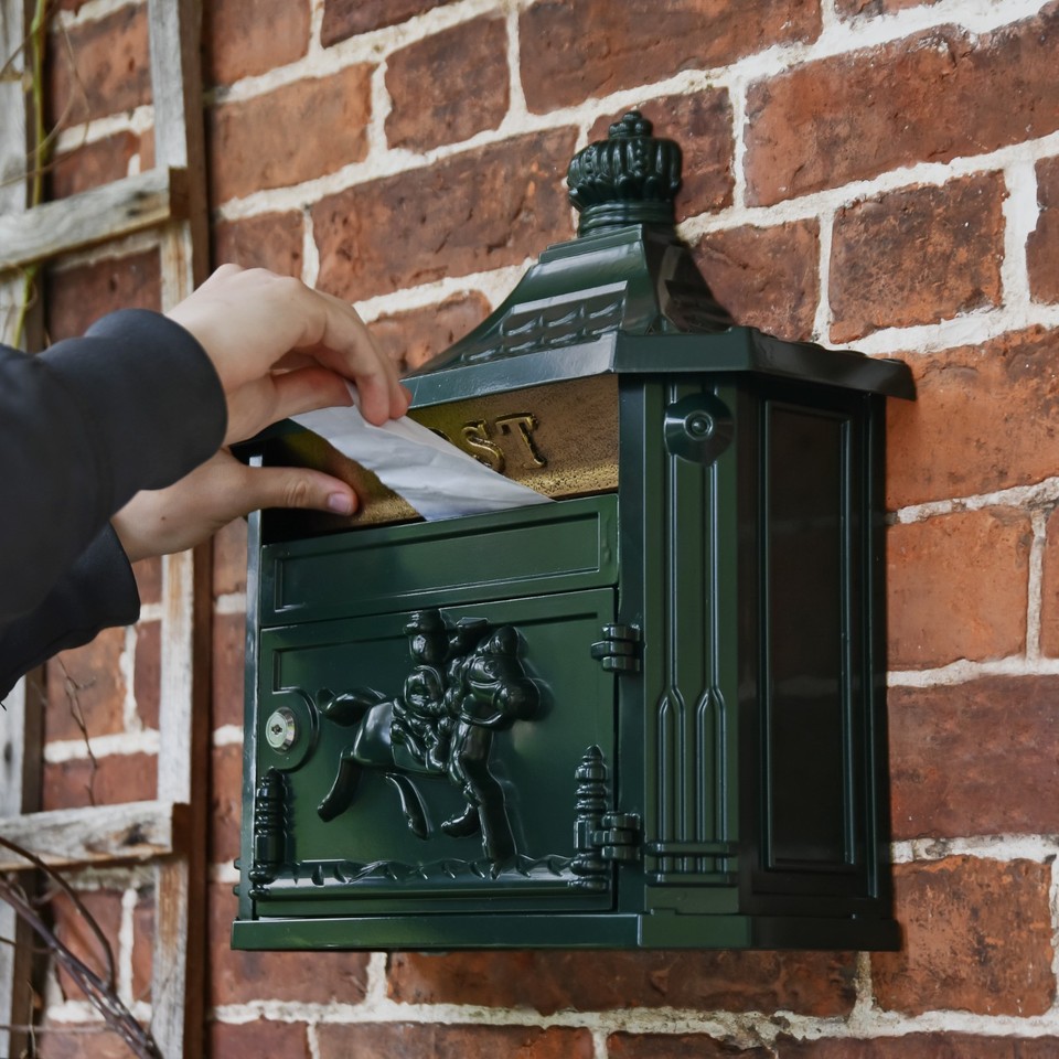 "Huntley" Dark Green Wall Mounted Post Box - Lockable Letter Mail Box ...
