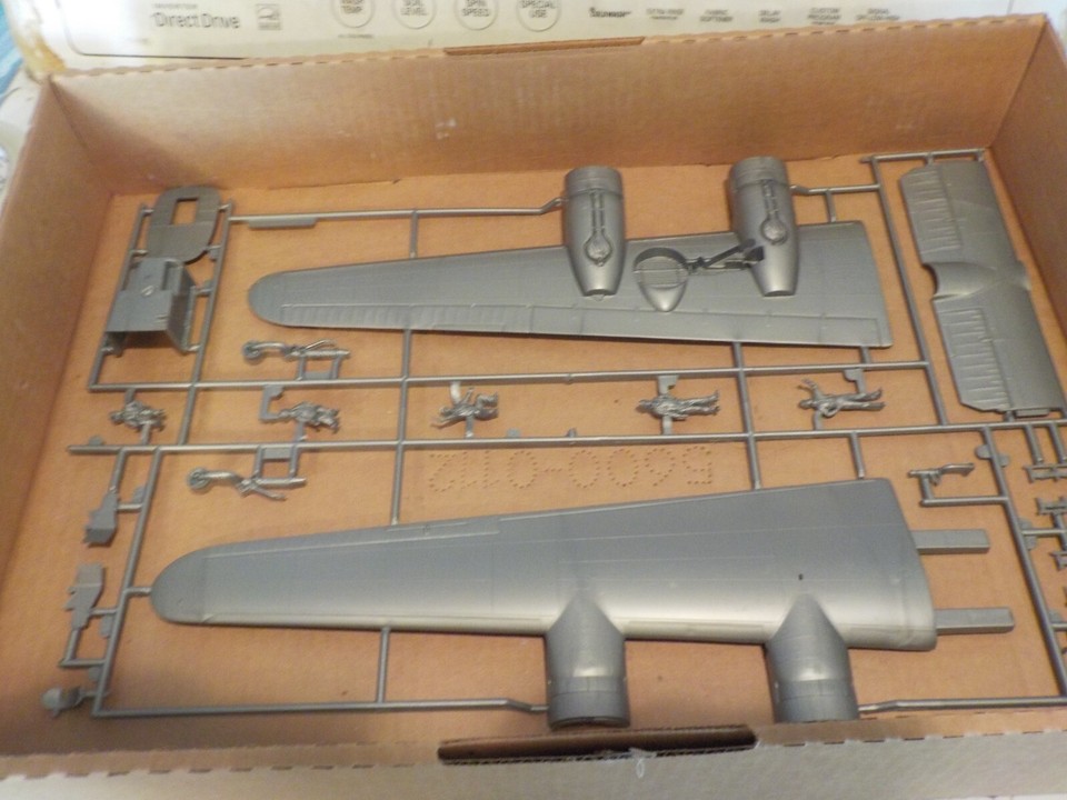 MONOGRAM 1990 1/48 scale B-24J LIBERATOR w bonus!! | eBay