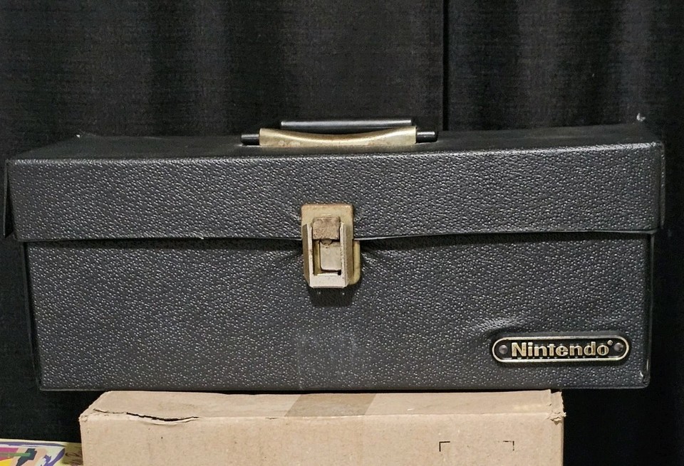Vintage Nintendo NES Game Storage Case 16 Cartridge Holder Carry Box ...