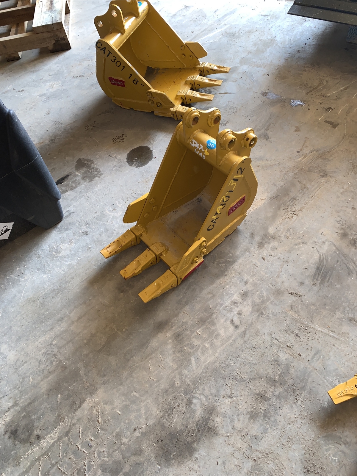 NEW Caterpillar 301 Mini Excavator 12” Digging Bucket EMAQ Teran 12 ...