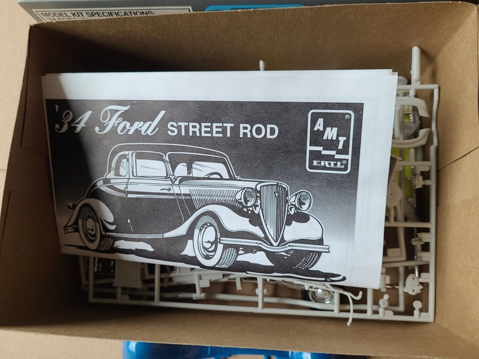 1:25 Scale AMT Ertl Model Car Kit #6686 '34 Ford Street Rod - Body ...
