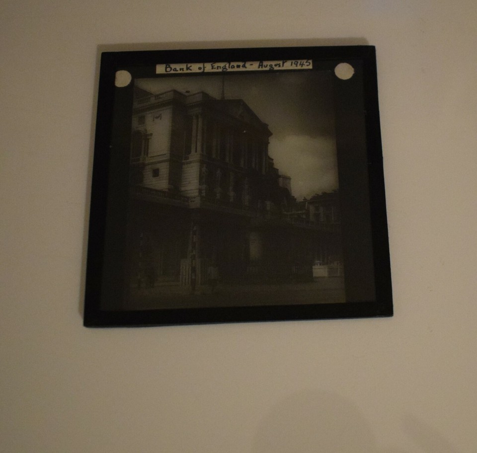 VINTAGE Magic Lantern Slide BANK OF ENGLAND LONDON DATED AUGUST 1945 ...