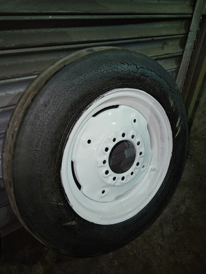 TRACTOR FRONT SIX STUD WHEEL AND TYRE,6.00 x 16.(Ford,Leyland,Marshall ...