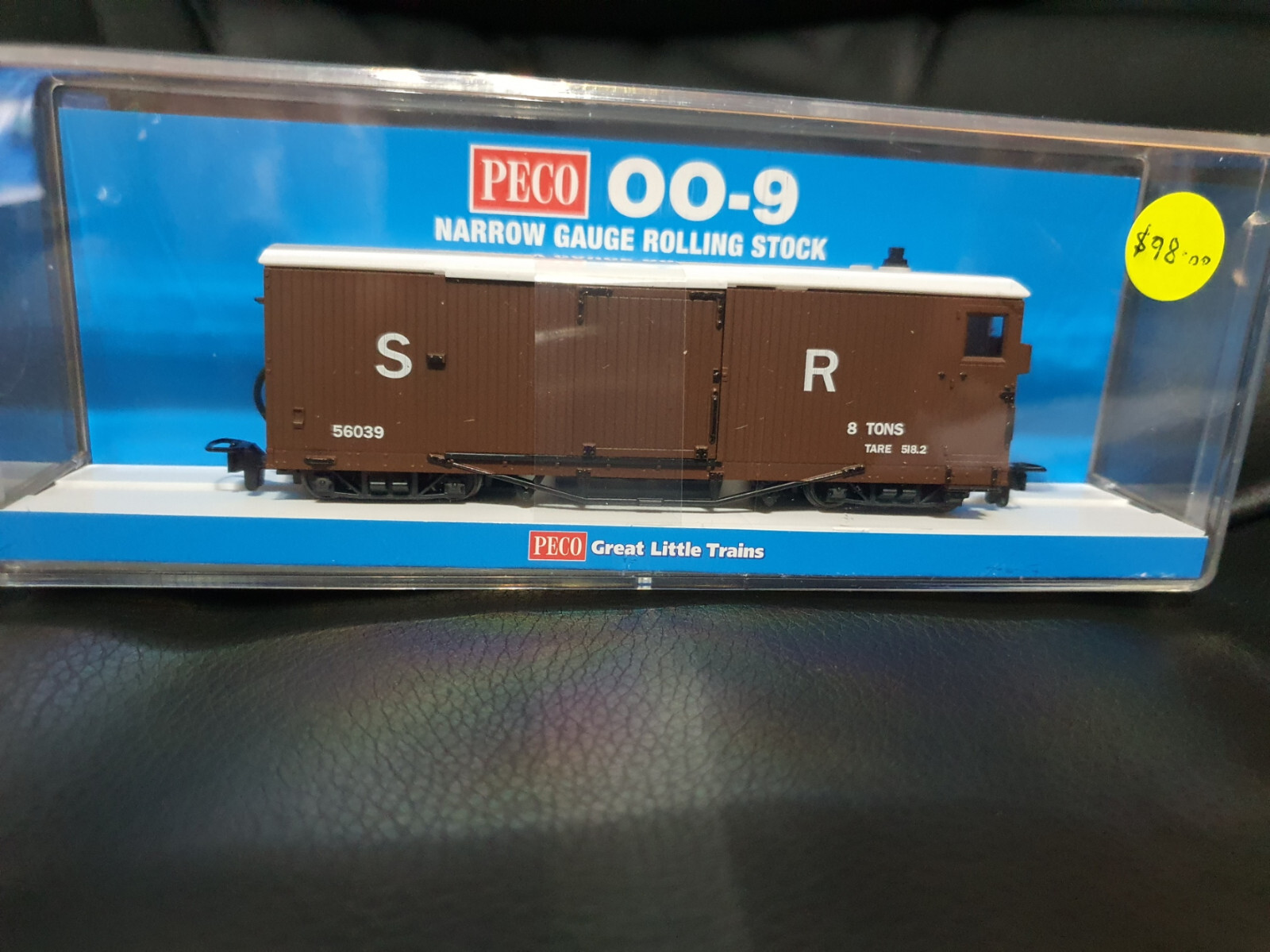 Peco 009 Narrow Gauge GR-241AC L&B 8 ton Bogie Goods Brake Van SR Brown ...
