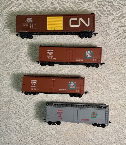 4 HO Canadian National Model Train Box Cars, CN 207915, 208467, 242705 ...