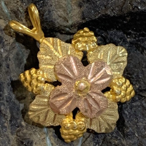 VTG Solid 12k Tri-color Gold Flower Pendant Black Hills Gold 1.19g ...