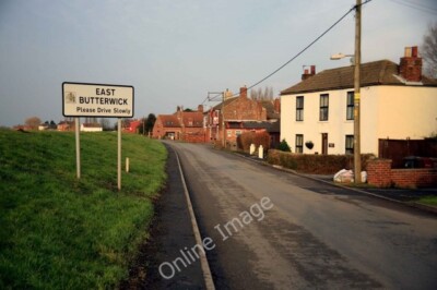 Photo 6x4 Entering East Butterwick the pub is ahead The River Trent is ...
