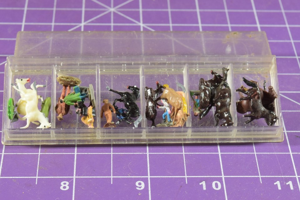 N SCALE figures and horses standing/lying down | eBay
