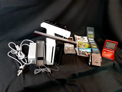 Nintendo WII Bundle - 2 WII Consoles with 2 Controllers, 2 DS Game Boys ...