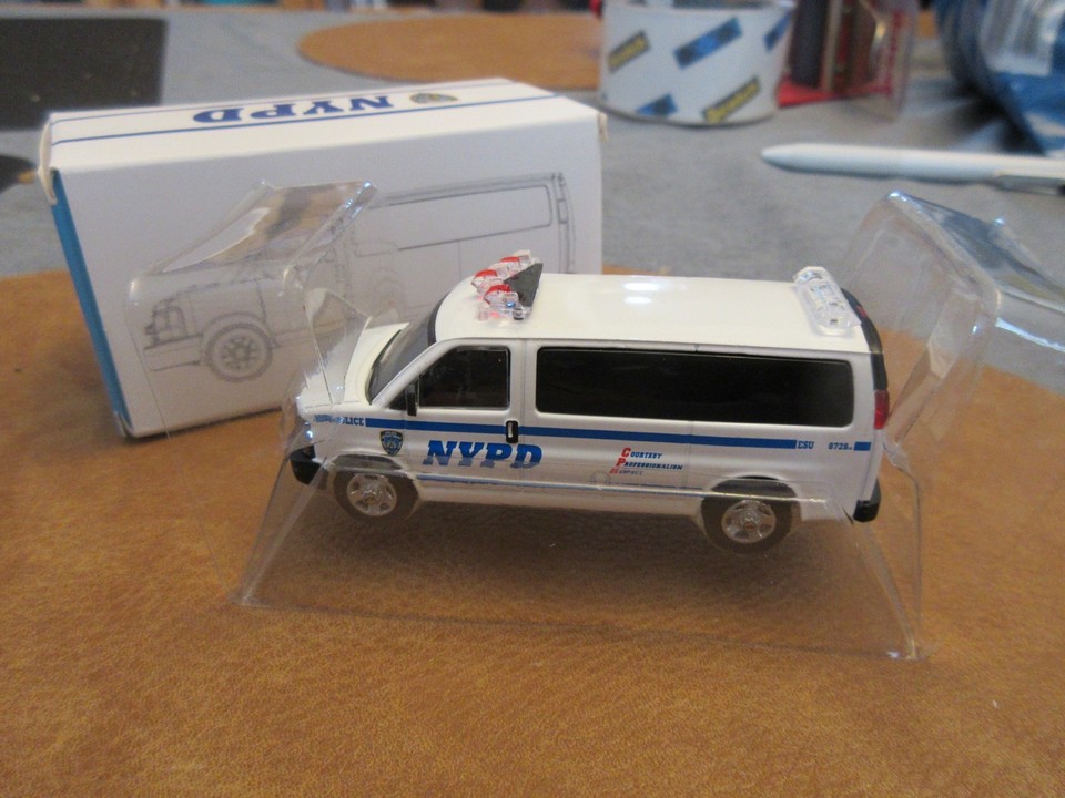1:64 New York City Police Department NYPD 596 Chevy Express ESU Van ...