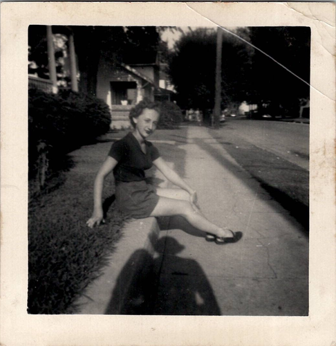 Risqué Sexy Seductive Legs Pretty Woman Big Boobs Snapshot 1950s ...