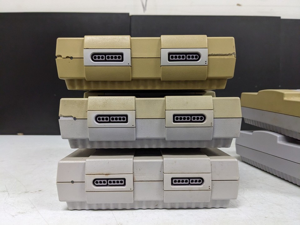 Lot of Super Nintendo Entertainment System SNES Consoles (For Parts ...