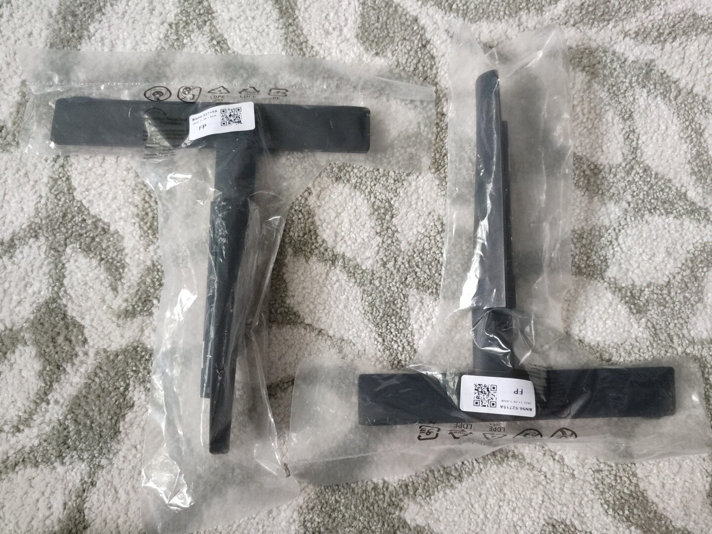 OEM Samsung TV Stand Legs - HAU8000 / UN43AU8000F - 43" TV Legs - Brand ...