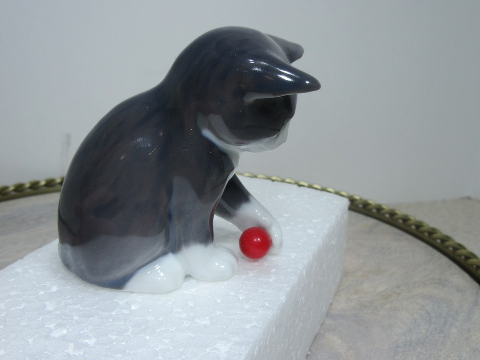 Royal Copenhagen Bing and Grondahl 1994 Cat with Ball Figurine | eBay
