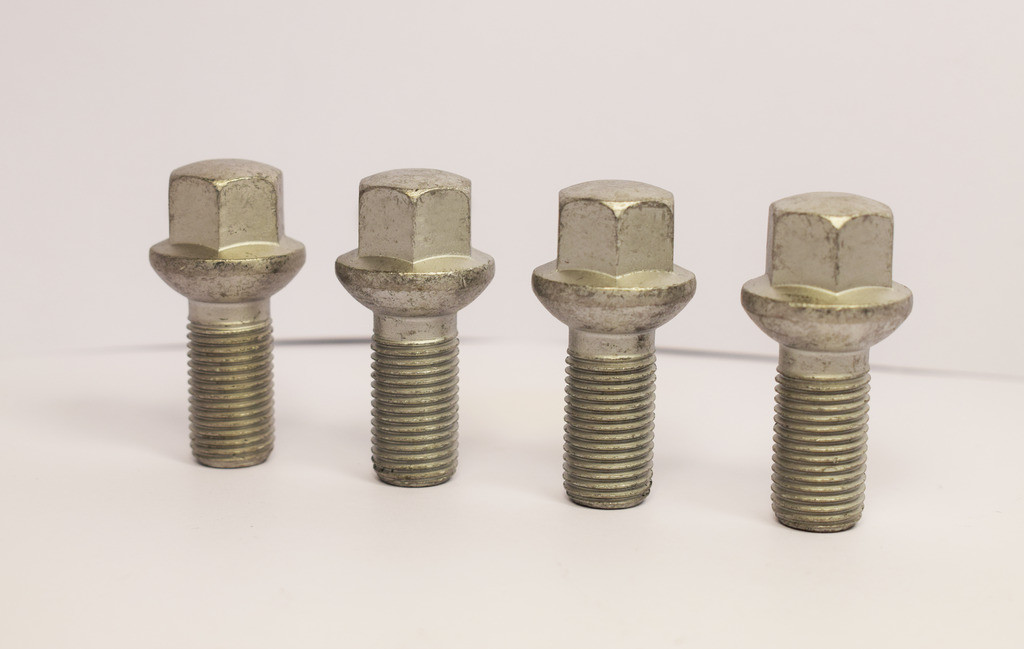 4 x OE Style Mercedes M14 x 1.5, 27mm Thread, Radius Wheel Bolts ...