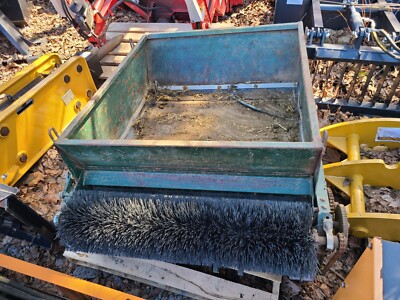 CUSHMAN TRUCKSTER TOP DRESSER OVER SEEDER TOPDRESSER SPREADER PTO ...