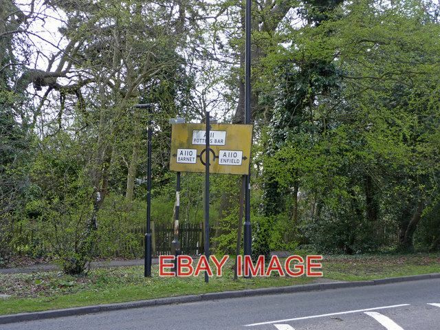 PHOTO ROAD SIGN CHASE SIDE LONDON N14 APPROACHING THE CAT HILL ...