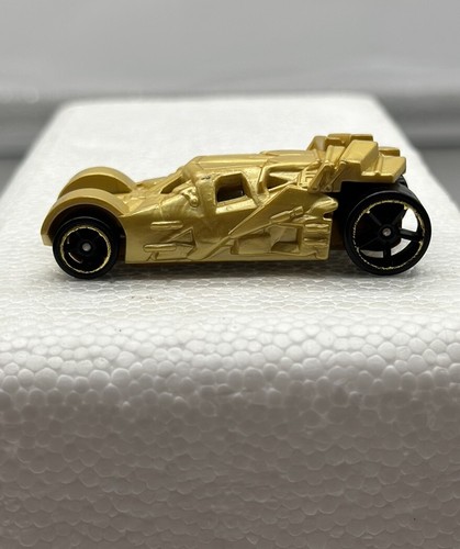 Hot Wheels DC Comics Dark Knight Batman Gold Batmobile Car S15 R9865 1/ ...