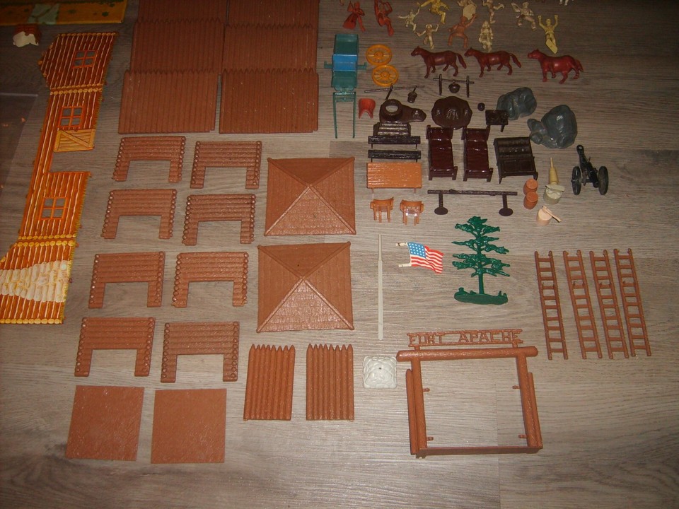 VINTAGE MARX FORT APACHE STOCKADE PLAYSET PLASTIC COWBOY & INDIANS ...