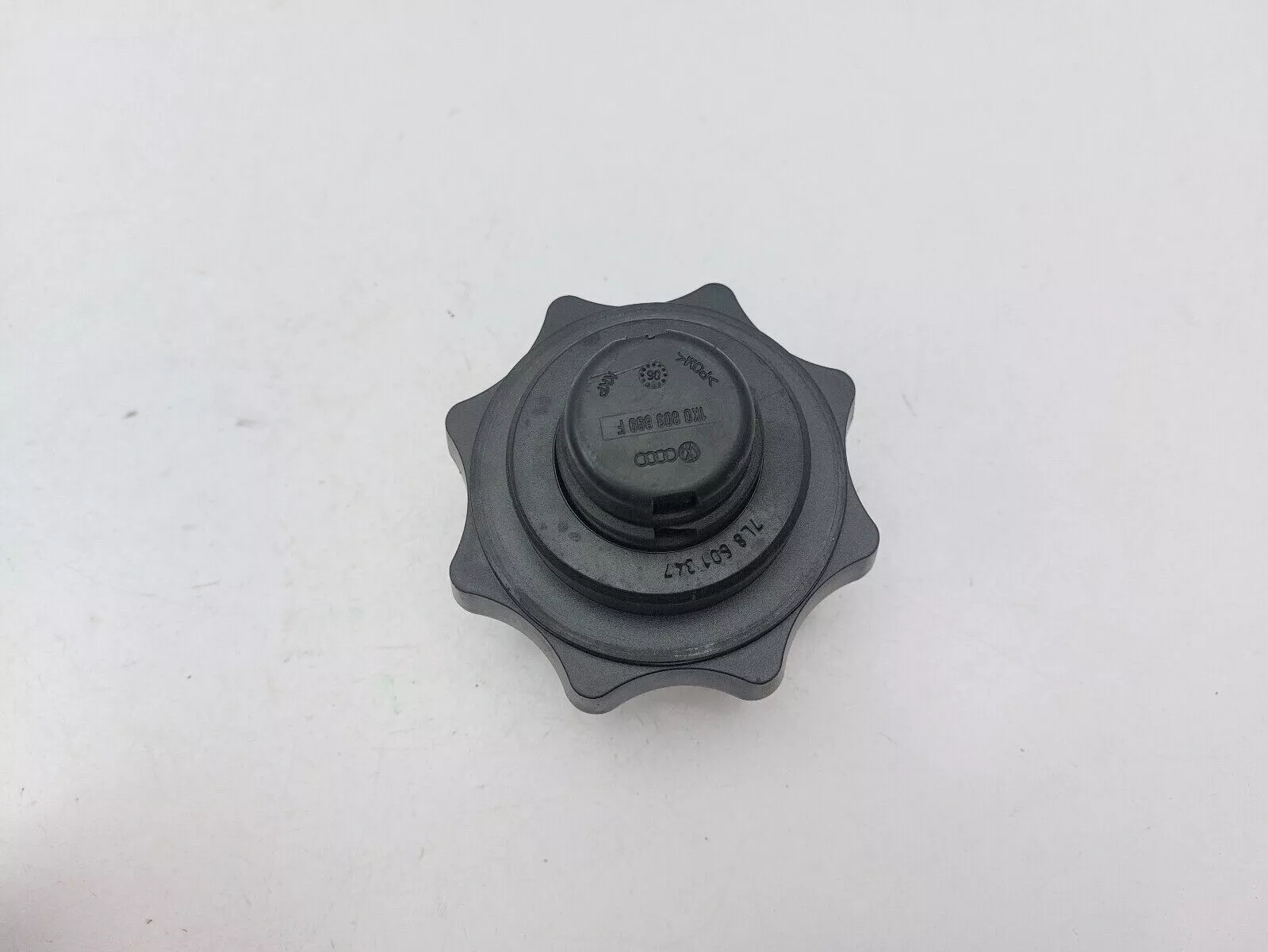 AUDI Q7 4L SPARE WHEEL RETAINING SCREW BOLT 2008 7L8601347 | eBay