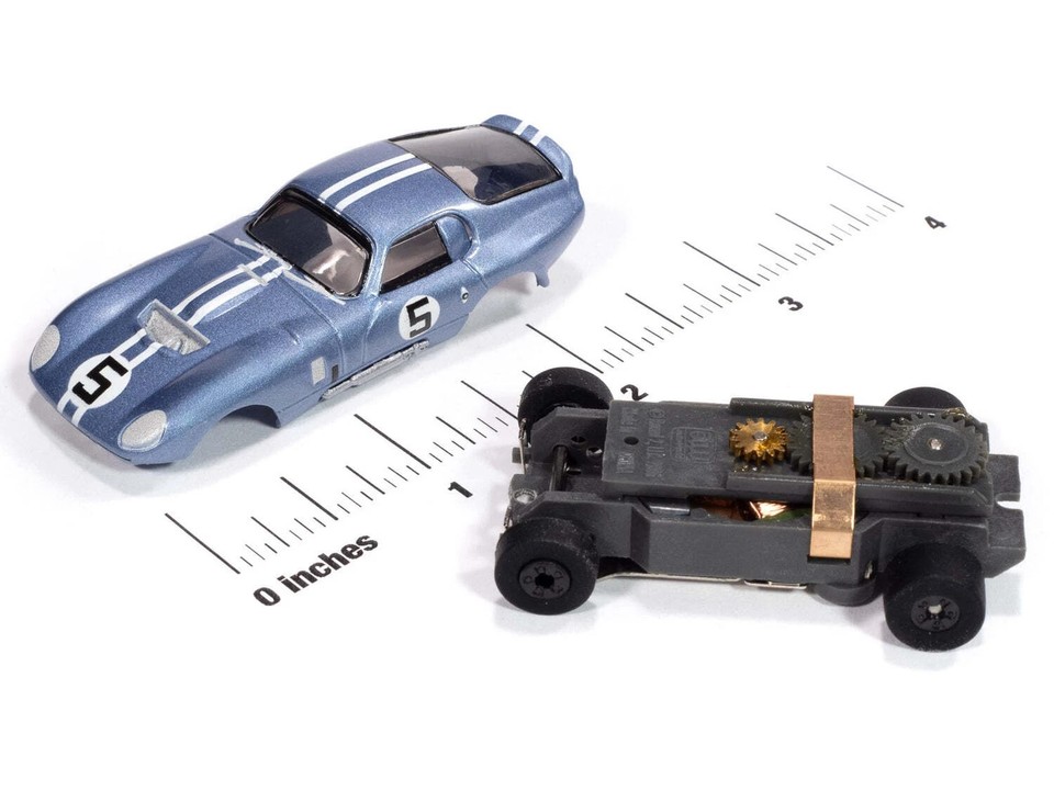 Auto World GT ICONS 1965 Shelby Cobra Daytona Coupe Metallic Blue HO ...