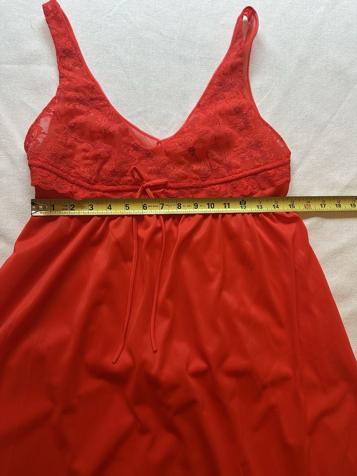 Vintage Red Embroidered Nylon Double Layer Robe & Nightgown Set ...