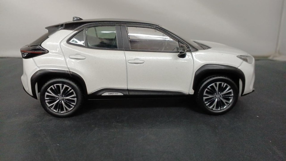 YARIS CROSS 1/30 color sample | eBay Australia