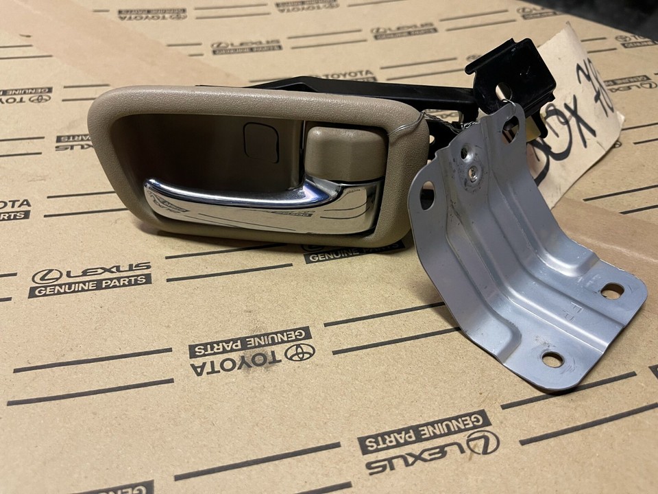 01 02 03 04 05 LEXUS IS 300 IS300 RIGHT FRONT INTERIOR DOOR HANDLE USED ...