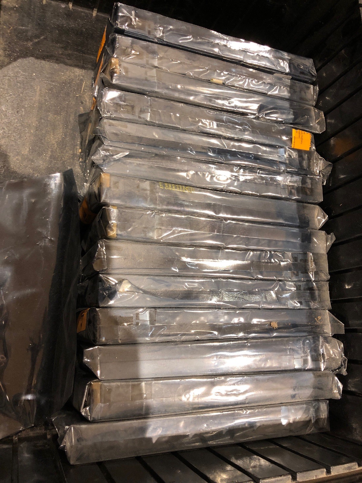 Lot of 14 Seagate Cheetah ST3146855FC 146GB 15K.5 15000RPM 4.0Gb/s 3.5 ...