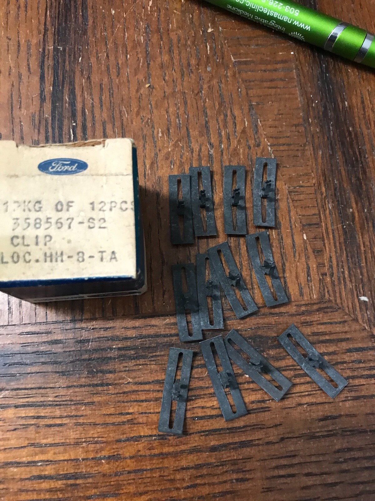 NOS+1975+78+Ford+Galaxie+Fender+Skirt+Weatherstrip+Retaining+Clips for ...