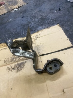 Allison 1000 (LMM Duramax) Mount Hanger ML6W18 | eBay