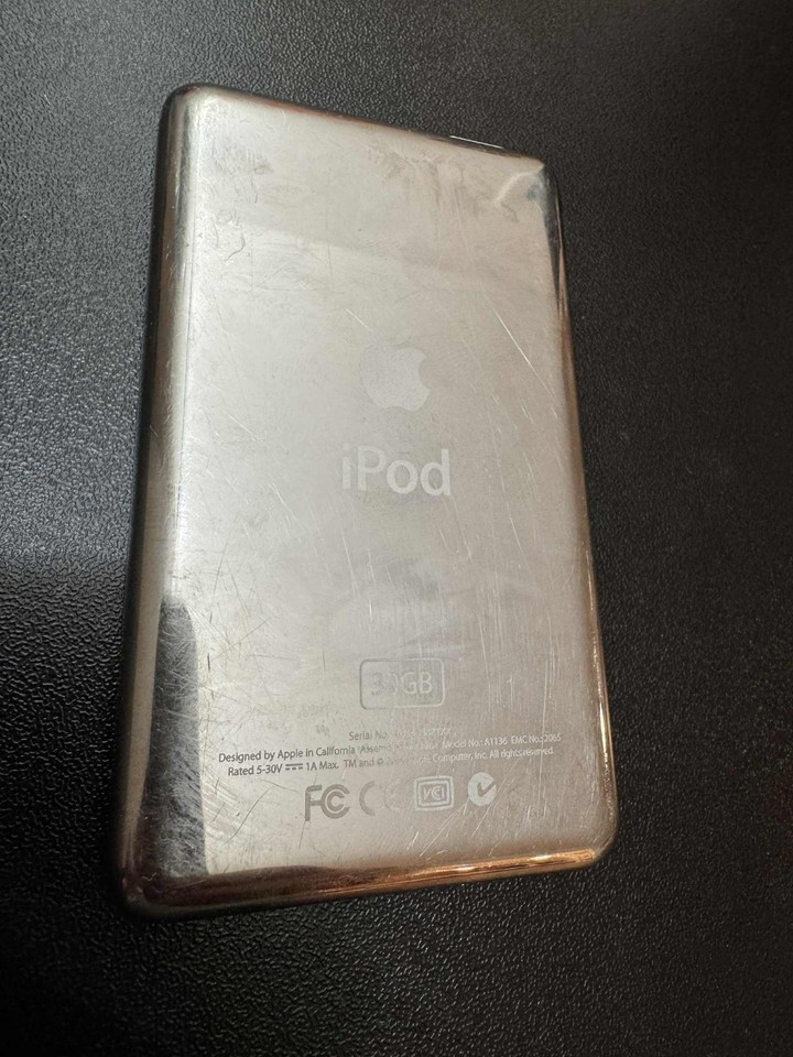 Apple iPod Classic 5th Gen 30GB Black Model A1136 for Parts or Repair ...