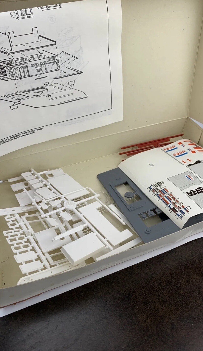 Vintage HO Scale TYCO Exxon Gas Station Kit 7757 for sale online | eBay