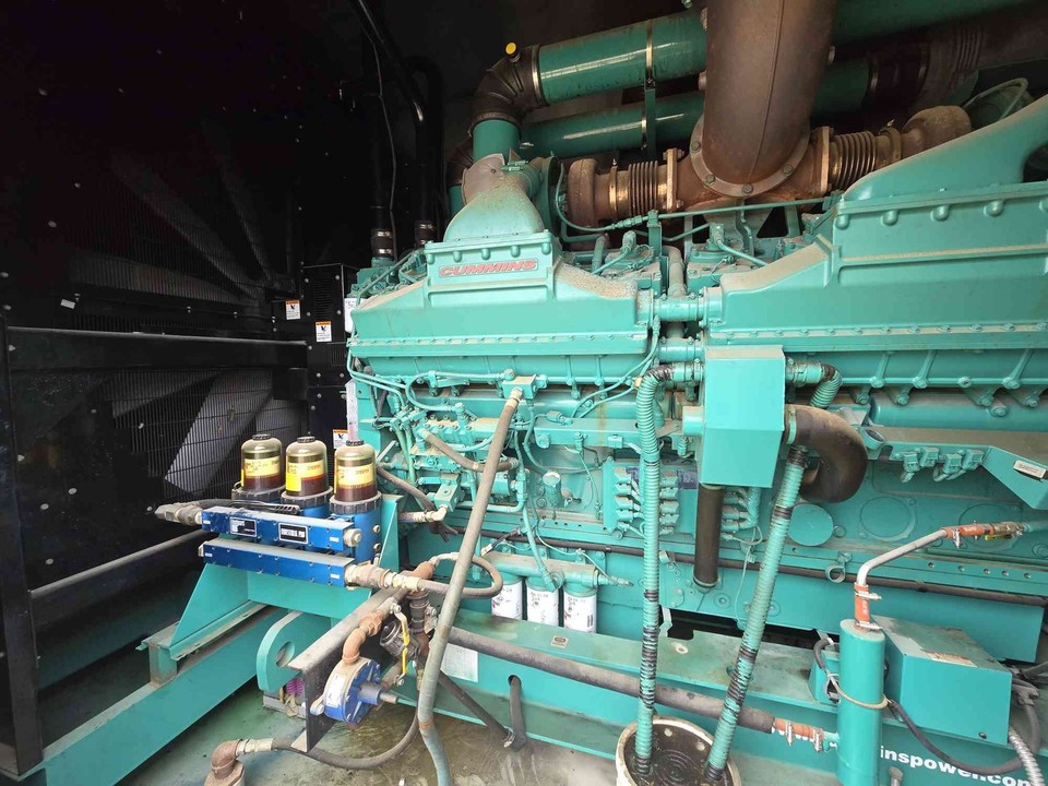 2MW 2000KW 2 Megawatt Cummins Diesel Generator 3PH 2000DQKAB 7200 ...