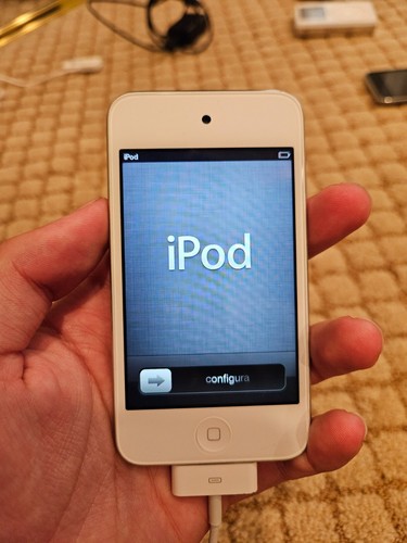 Apple iPod Touch 4th Generation 8GB - WORKING | eBay