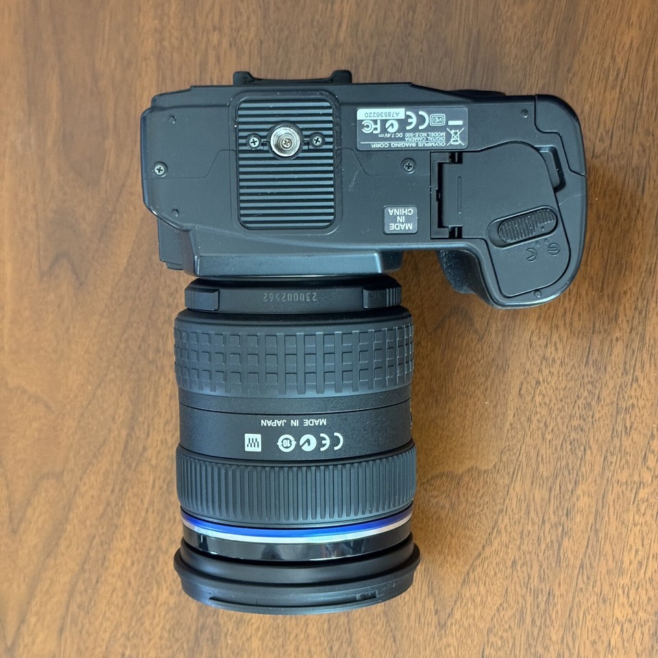 Olympus EVOLT E-500 8MP Kodak CCD Sensor DSLR 25mm Pancake 12-60mm Zoom ...