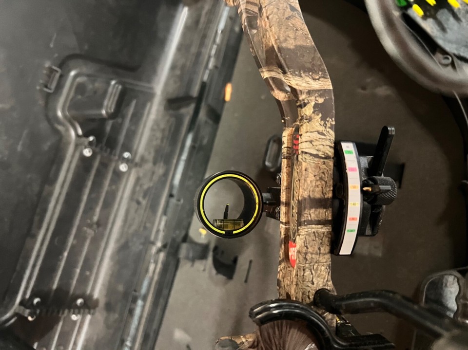 PSE Stinger G3 compound right hand bow. HHH Great Condition with ...